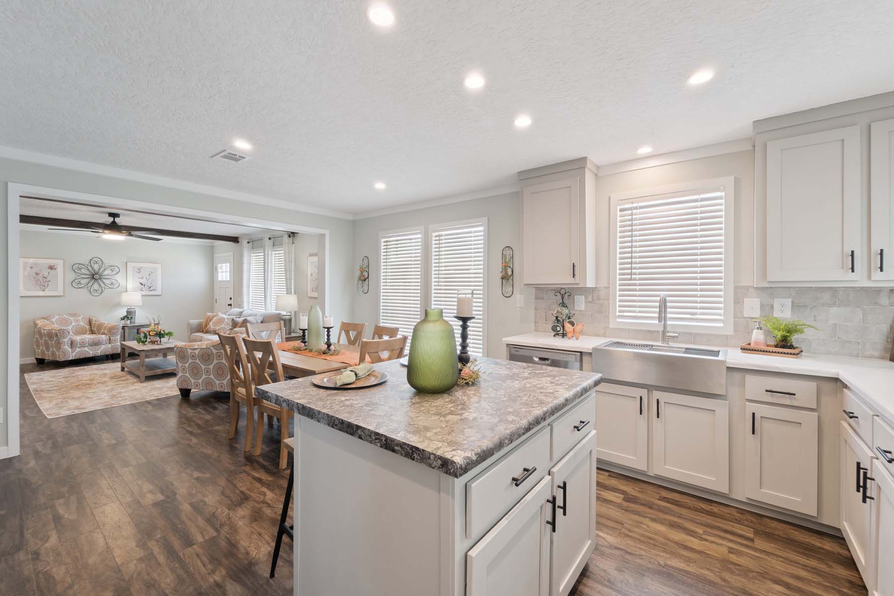 The LouLou: 4 Bed Modern Farmhouse Mobile Home | Dothan, AL
