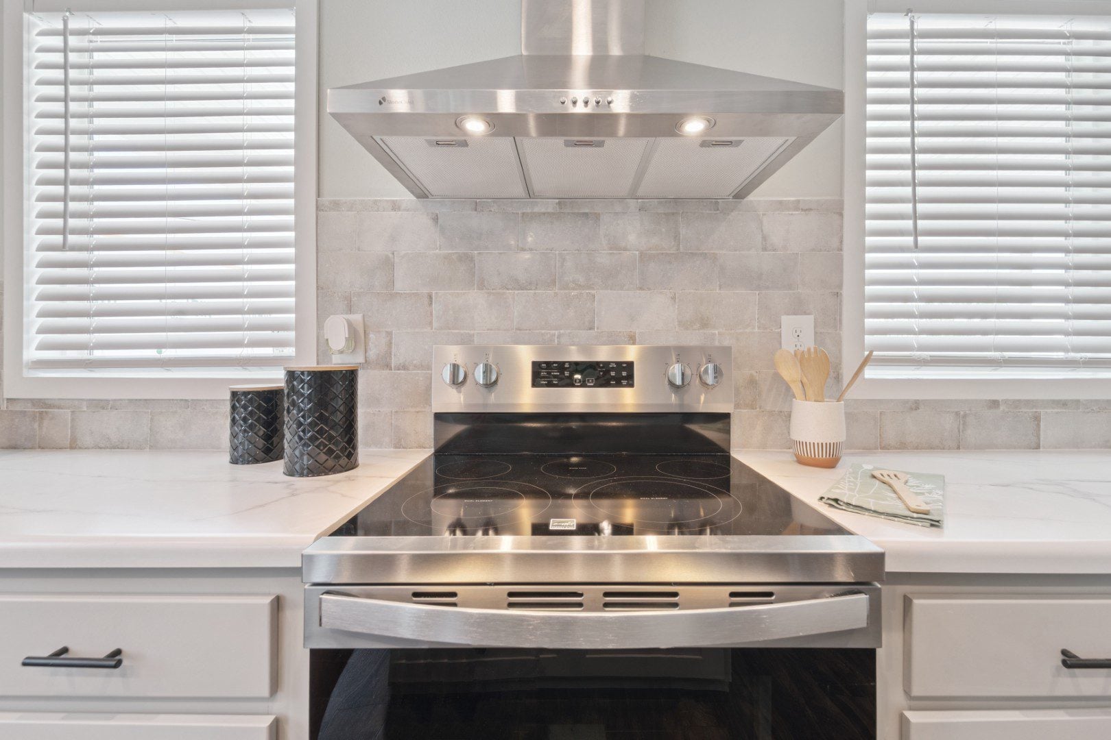 The LouLou: 4 Bed Modern Farmhouse Mobile Home | Dothan, AL